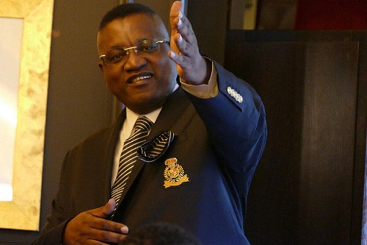 Paris: Le Moyibicrate Kin Kiey Mulumba "Debré Mpoko" contre Freddy ...