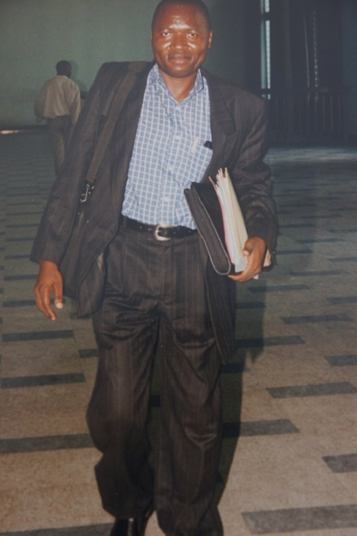 Hommage à Papa Ricky Mapama, ancien Directeur de programme de Réveil FM ...