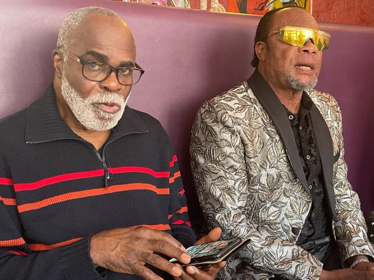 Paris : Edouard Mokolo avec barbe blanche de camouflage pour ses ...