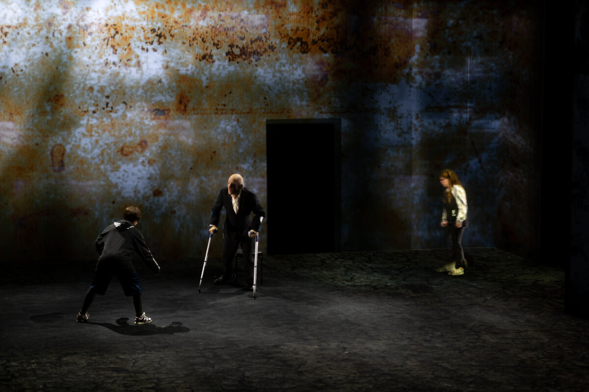 Avec Joël Pommerat, « Les petites filles modernes » en leur obscur ...