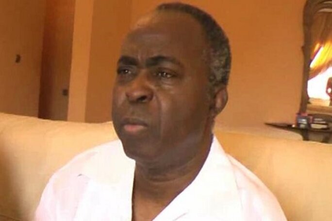 10 Questions à Fweley Diangitukwa, professeur, chercheur et écrivain ...