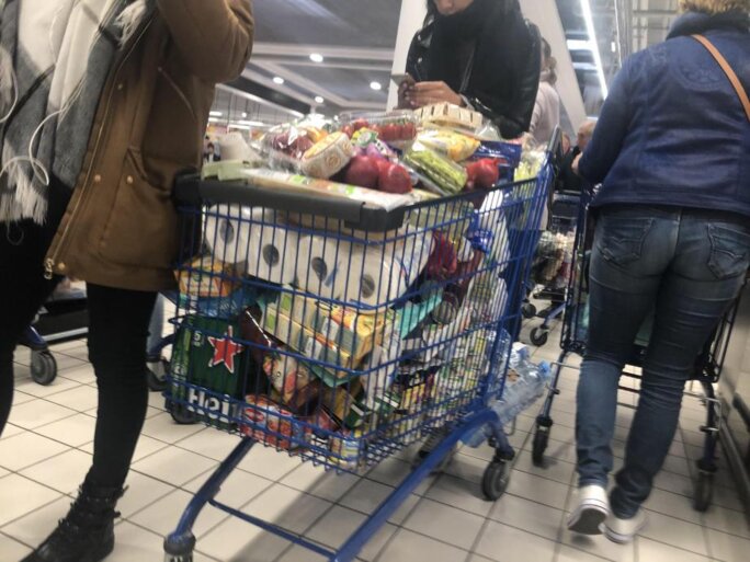 Le cercle des consuméristes compulsifs. | Le Club