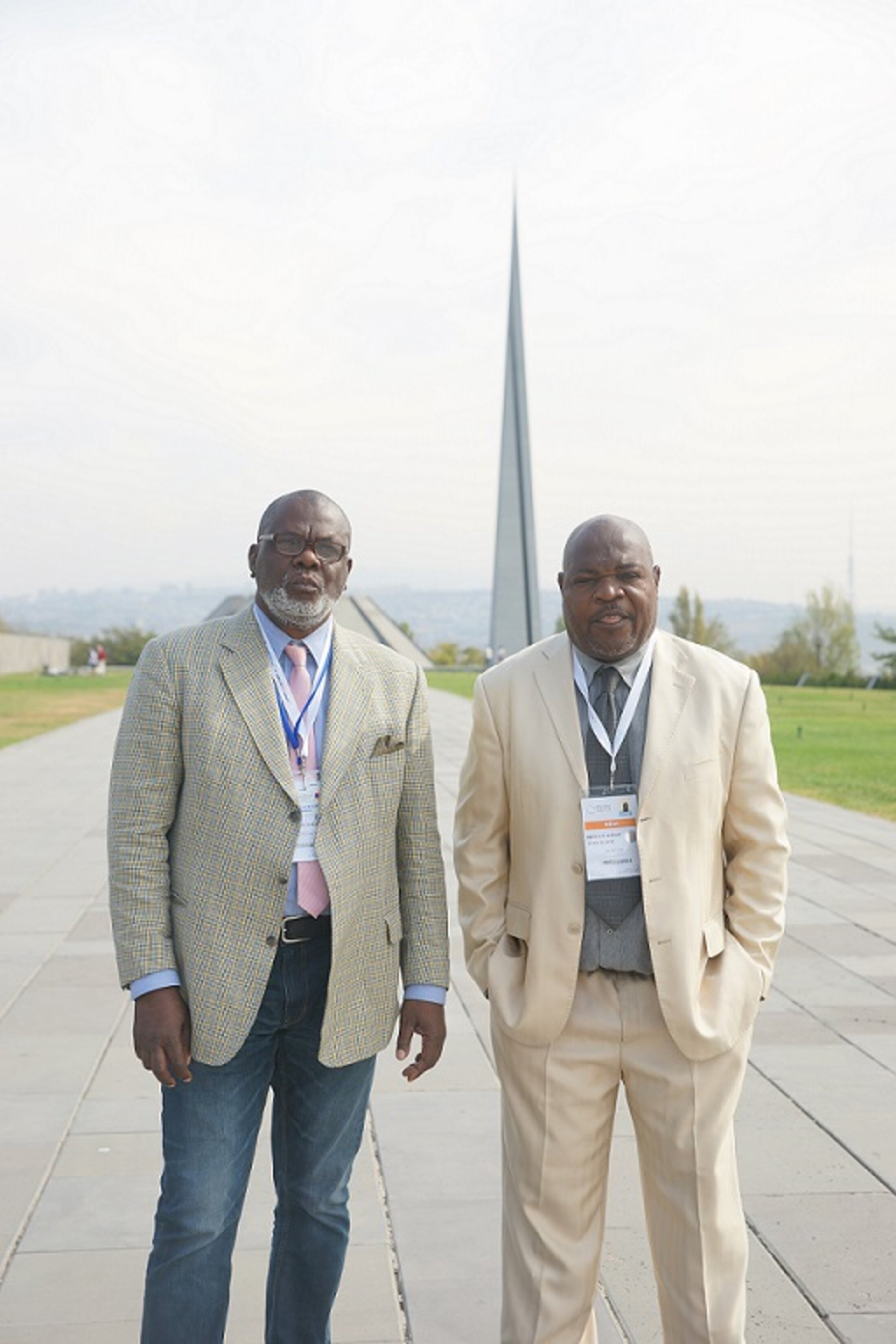 Erevan: Roger Bongos et Freddy Mulongo au mémorial du génocide arménien ...