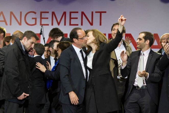 Les baisers du 6 mai, 25 photos format XXL signées Thomas Haley | Mediapart